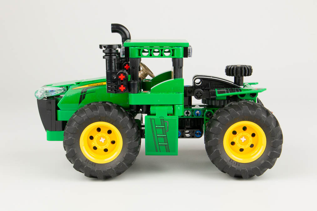 LEGO Technic 42136 John Deere 9620R 4WD Tractor full review