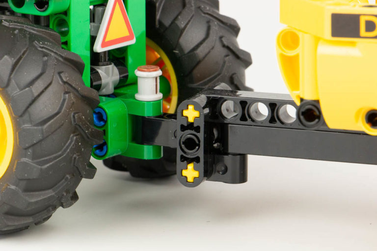 LEGO Technic 42136 John Deere 9620R 4WD Tractor full review