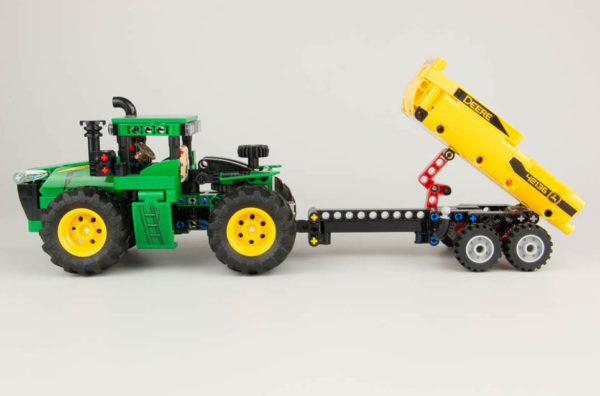 LEGO Technic 42136 John Deere 9620R 4WD Tractor full review