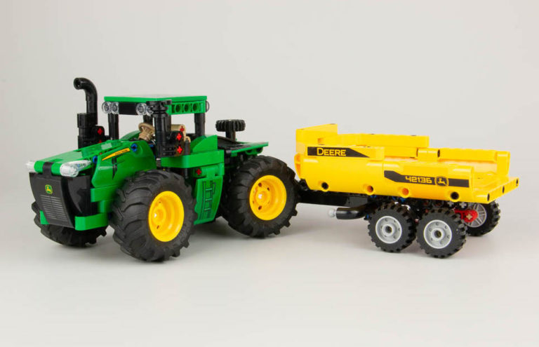 LEGO Technic 42136 John Deere 9620R 4WD Tractor full review