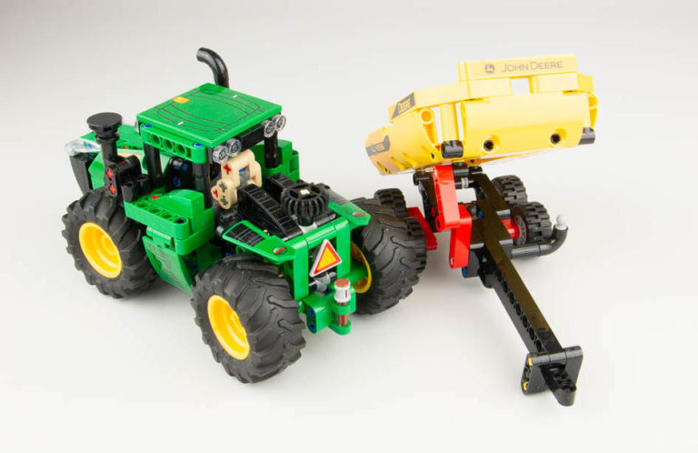 LEGO Technic 42136 John Deere 9620R 4WD Tractor full review