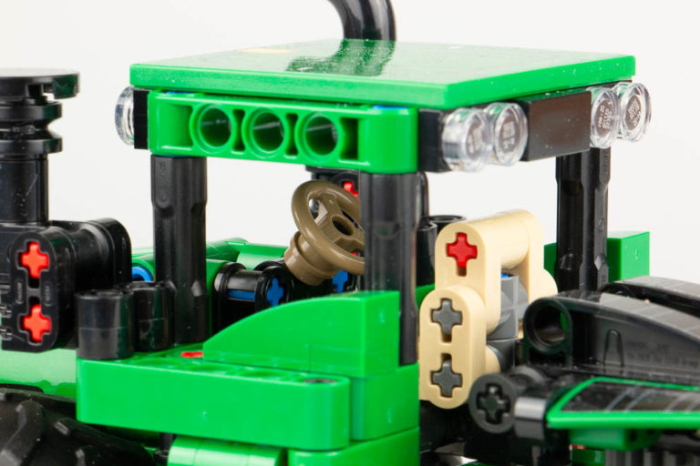 LEGO Technic 42136 John Deere 9620R 4WD Tractor full review