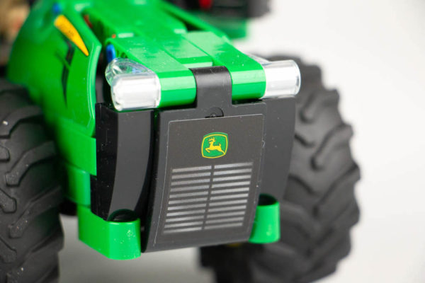 LEGO Technic 42136 John Deere 9620R 4WD Tractor full review