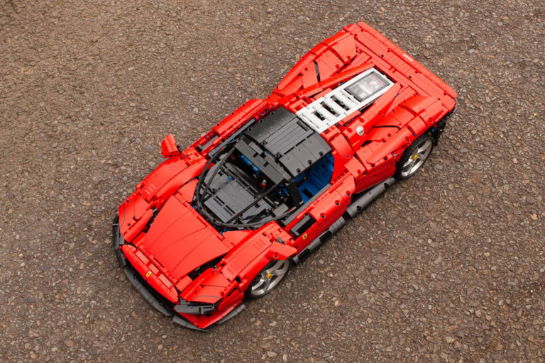 LEGO Technic 42143 Ferrari Daytona SP3 supercar review