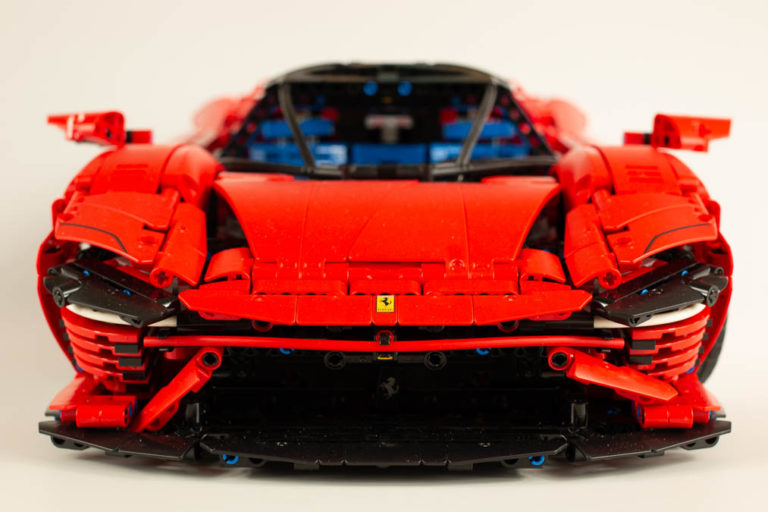 LEGO Technic 42143 Ferrari Daytona SP3 supercar review