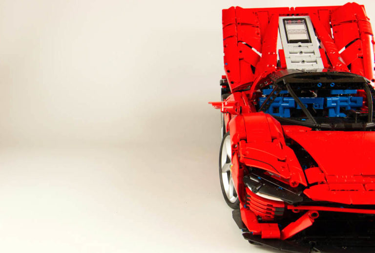 LEGO Technic 42143 Ferrari Daytona SP3 supercar review