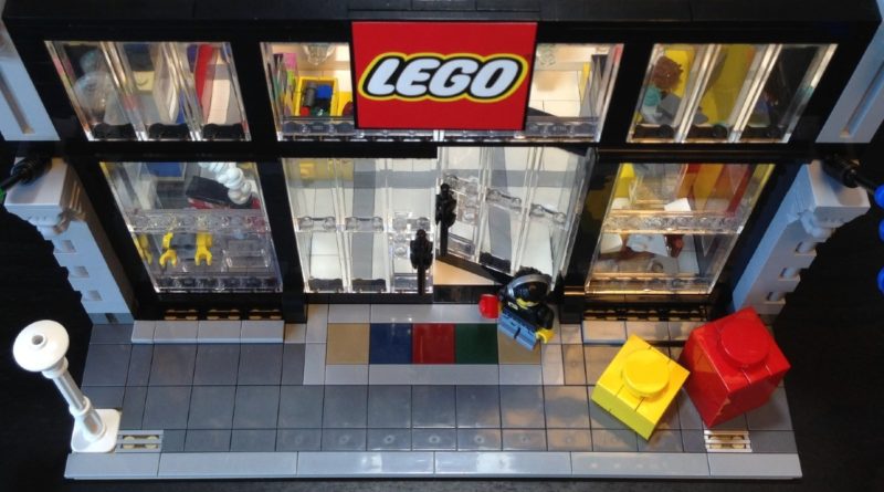 Modular LEGO Store nearly funded on BrickLink after 22 hours