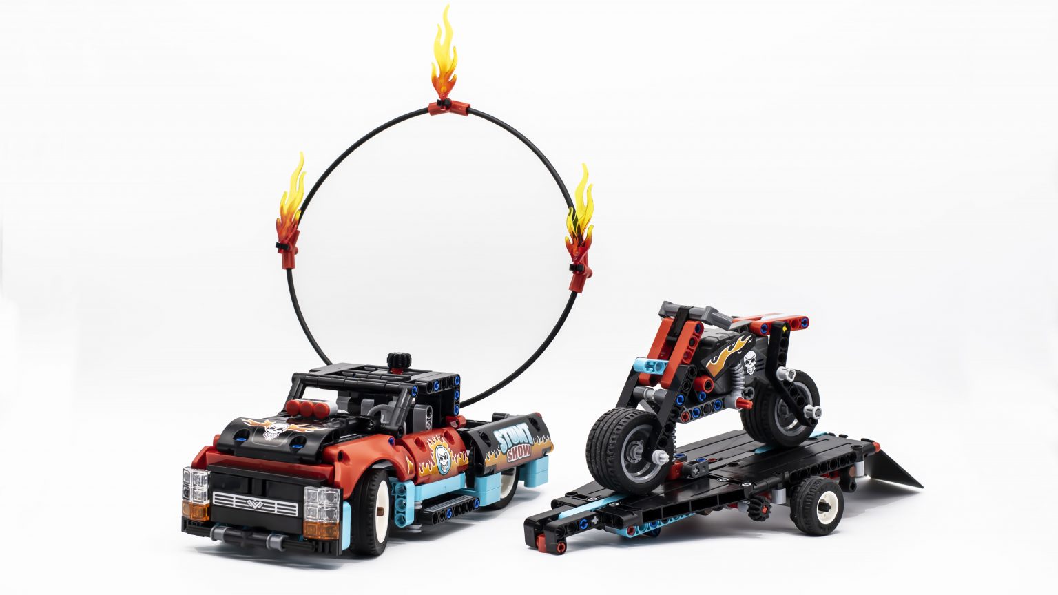 LEGO Technic 42106 Stunt Show Truck and Bike review