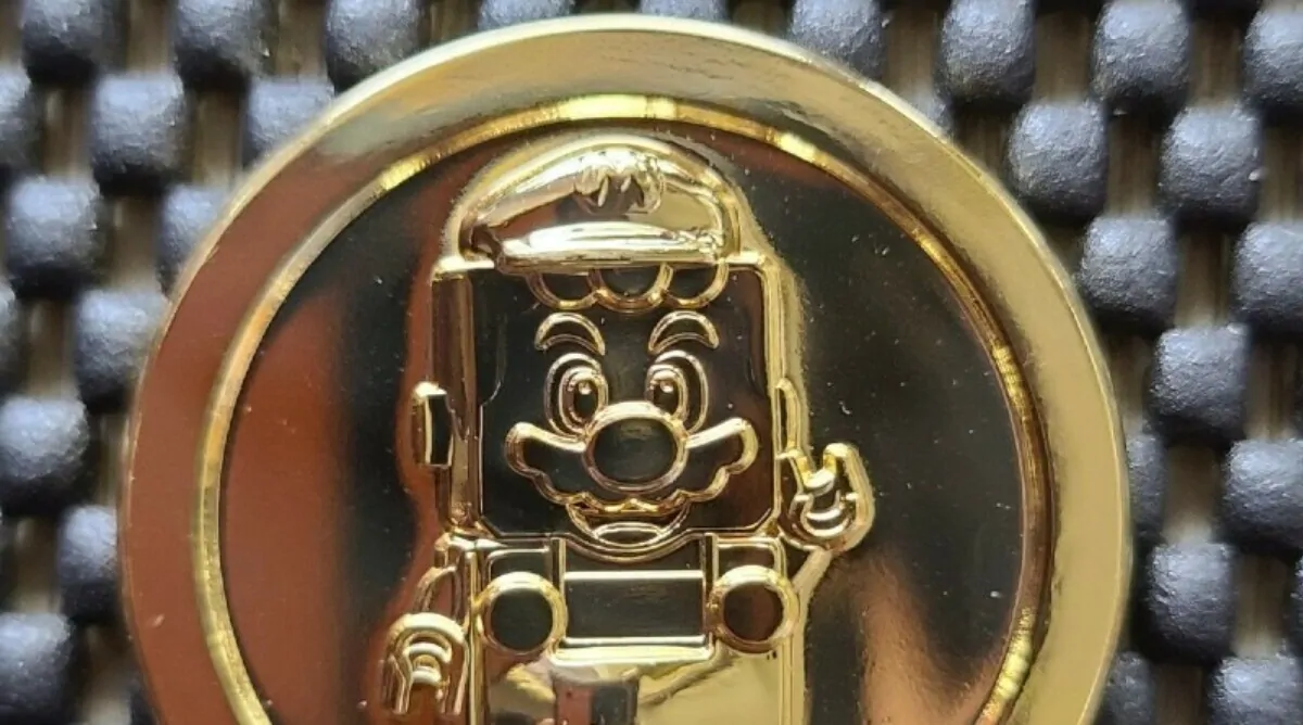 LEGO Store employee offers Super Mario coin in surprise competition