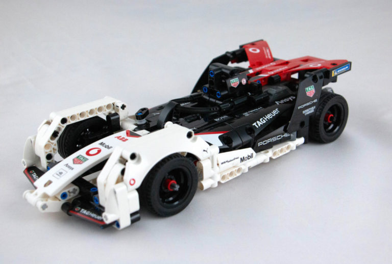 LEGO Technic 42137 Formula E Porsche 99X Electric review