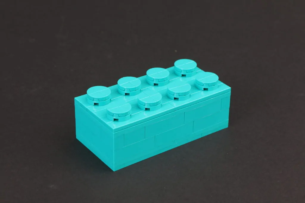 VIP Weekend LEGO 5006291 2×4 Teal Brick review