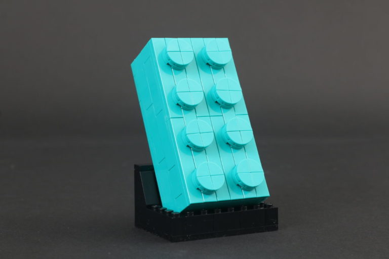 VIP Weekend LEGO 5006291 2×4 Teal Brick review