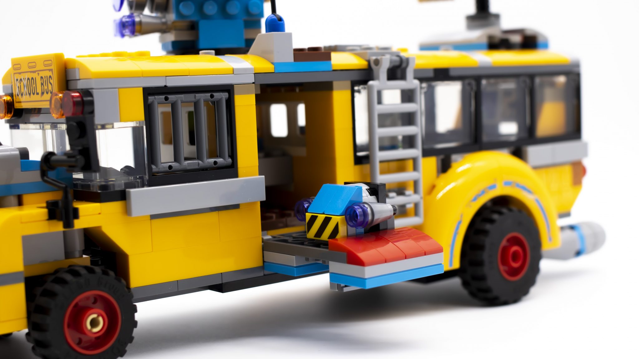 LEGO Hidden Side 70423 Paranormal Intercept Bus 3000 review