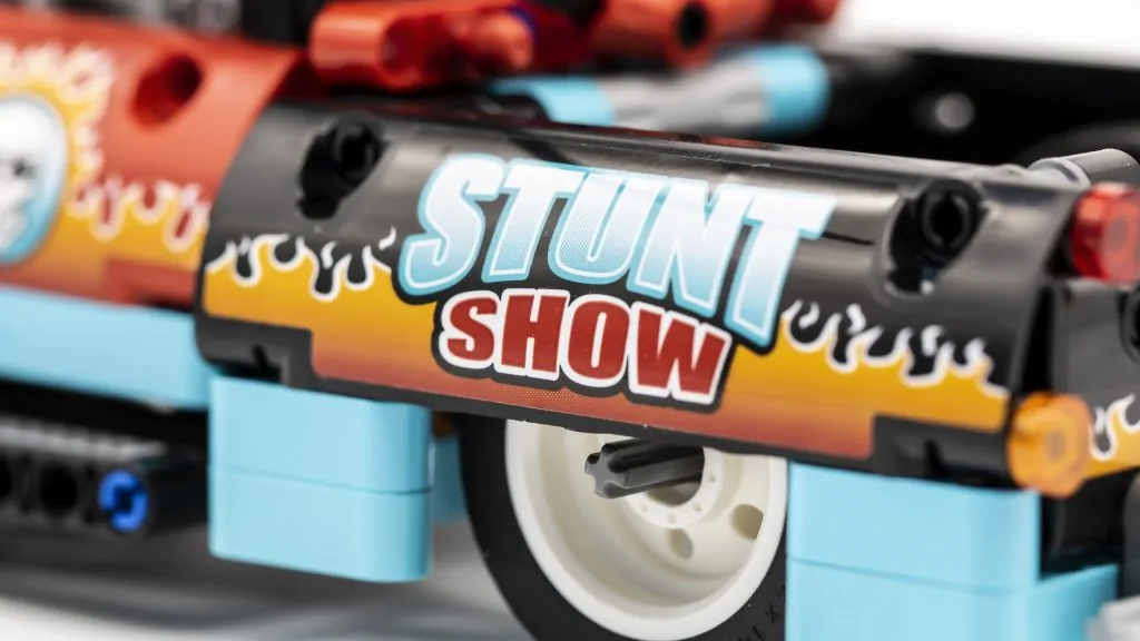 LEGO Technic 42106 Stunt Show Truck and Bike review
